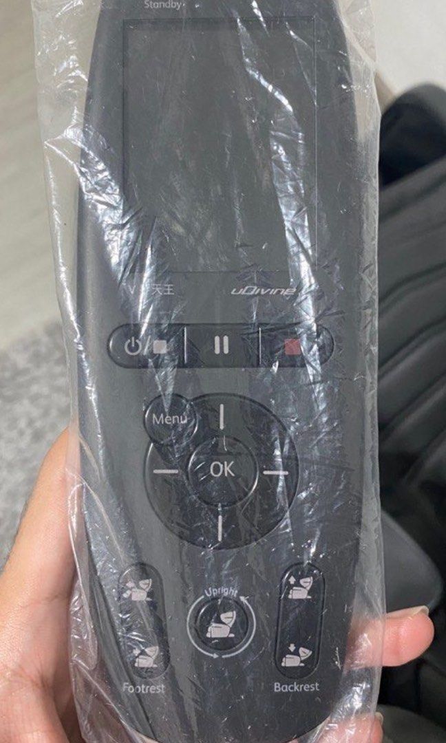 OSIM os-890 uDivine V (220V) Grey Massage Chair, Health & Nutrition ...