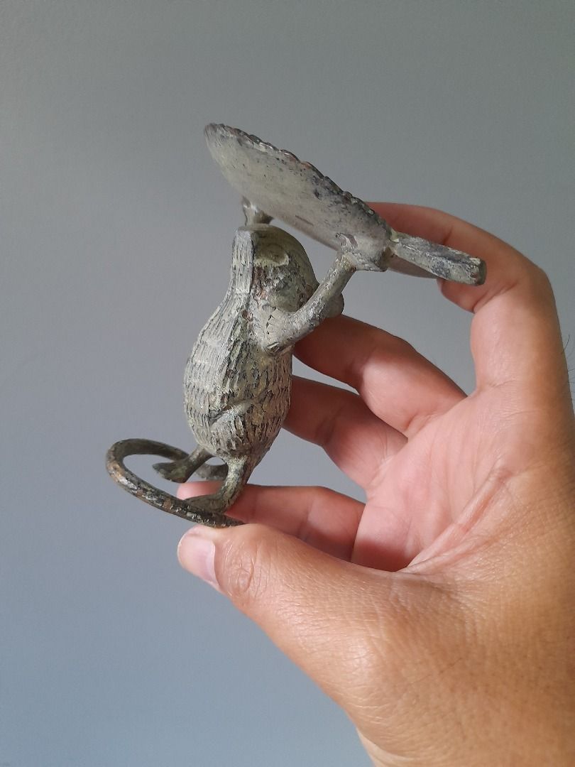 RATATOUI mouse holding a leaf on Carousell