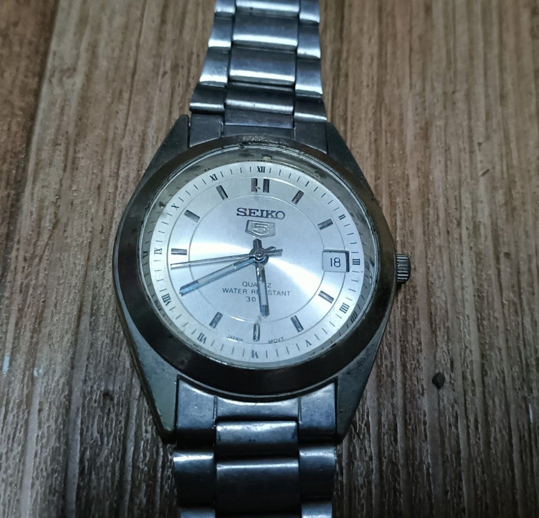 SEIKO 5 QUARTZ, Men's Fashion, Watches & Accessories, Watches on Carousell