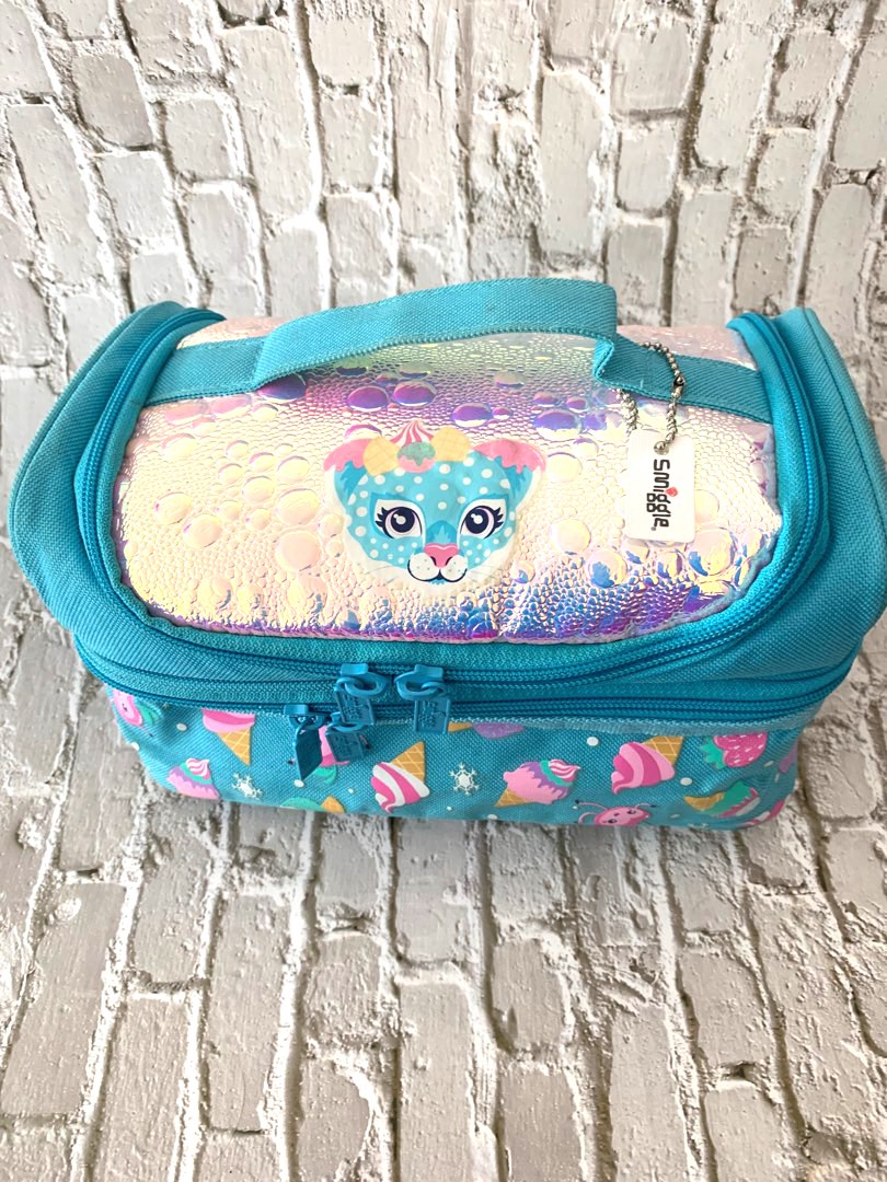 Smiggle lunch bag, Babies & Kids, Babies & Kids Fashion on Carousell