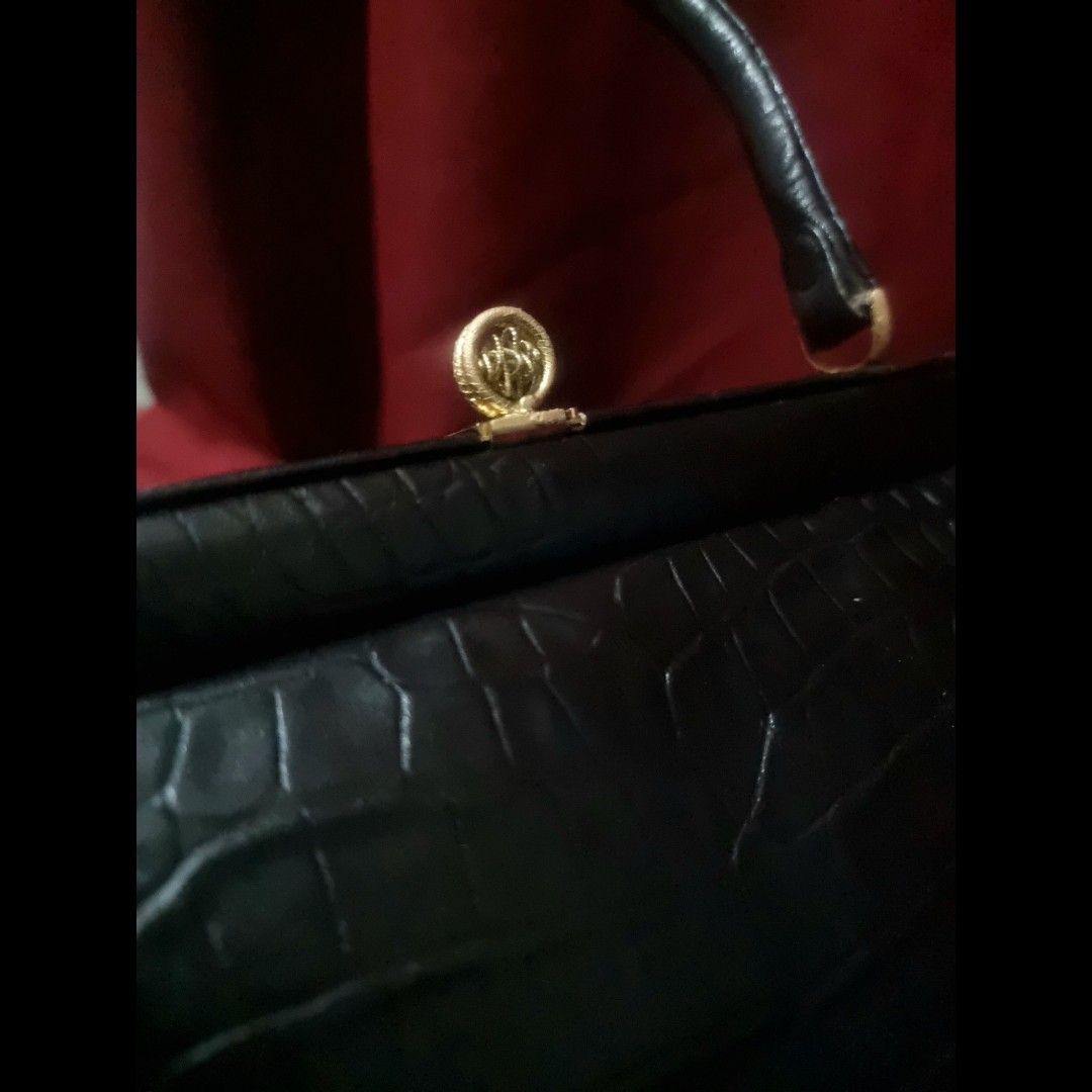 Structured Crocodile Embossed Push and Pull Lock Baguette/Hand Bag ...