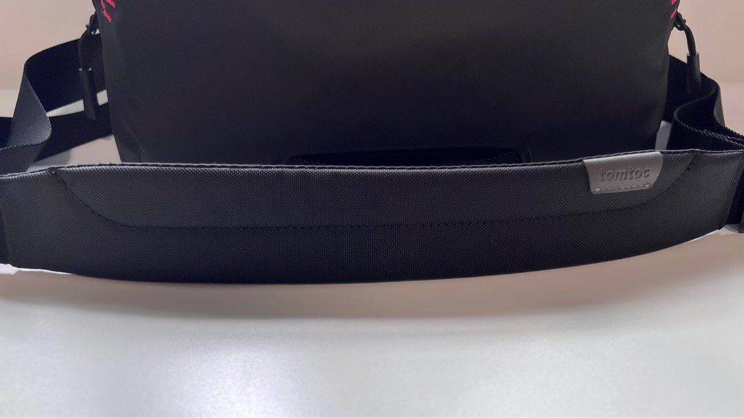 TomToc SteamDeck, Men's Fashion, Bags, Sling Bags on Carousell