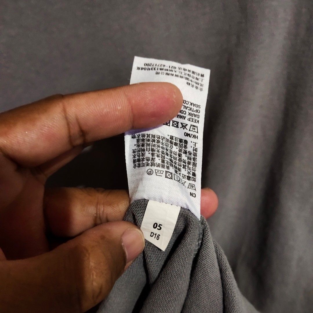 UNIQLO CREW NECK on Carousell