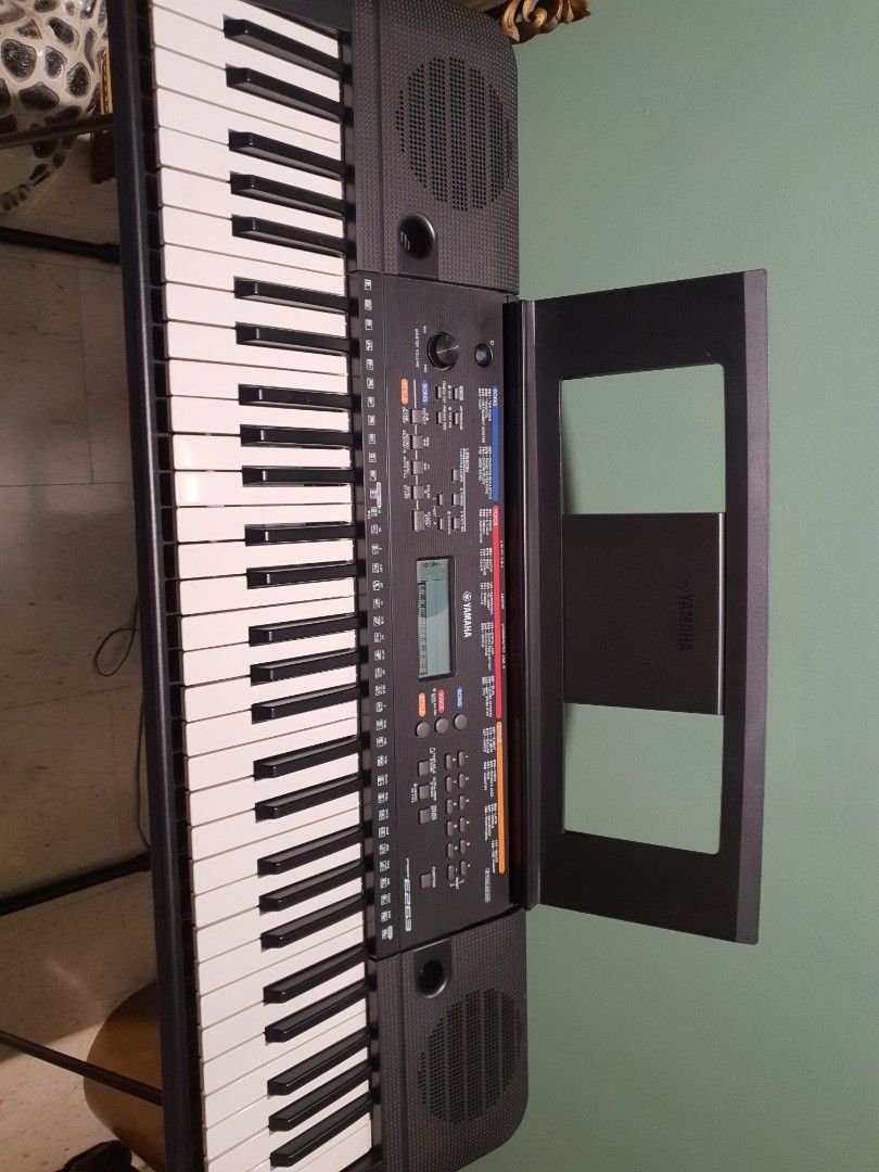 Yamaha Keyboard PSR-E263 , Very Good Condition with Original Yamaha ...