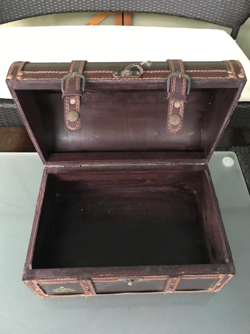 Antique looking handy bag, Luxury, Bags & Wallets on Carousell