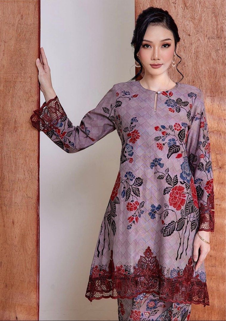 Batik Raya Premium Nusantara & lace kurung 2023, Women's Fashion ...