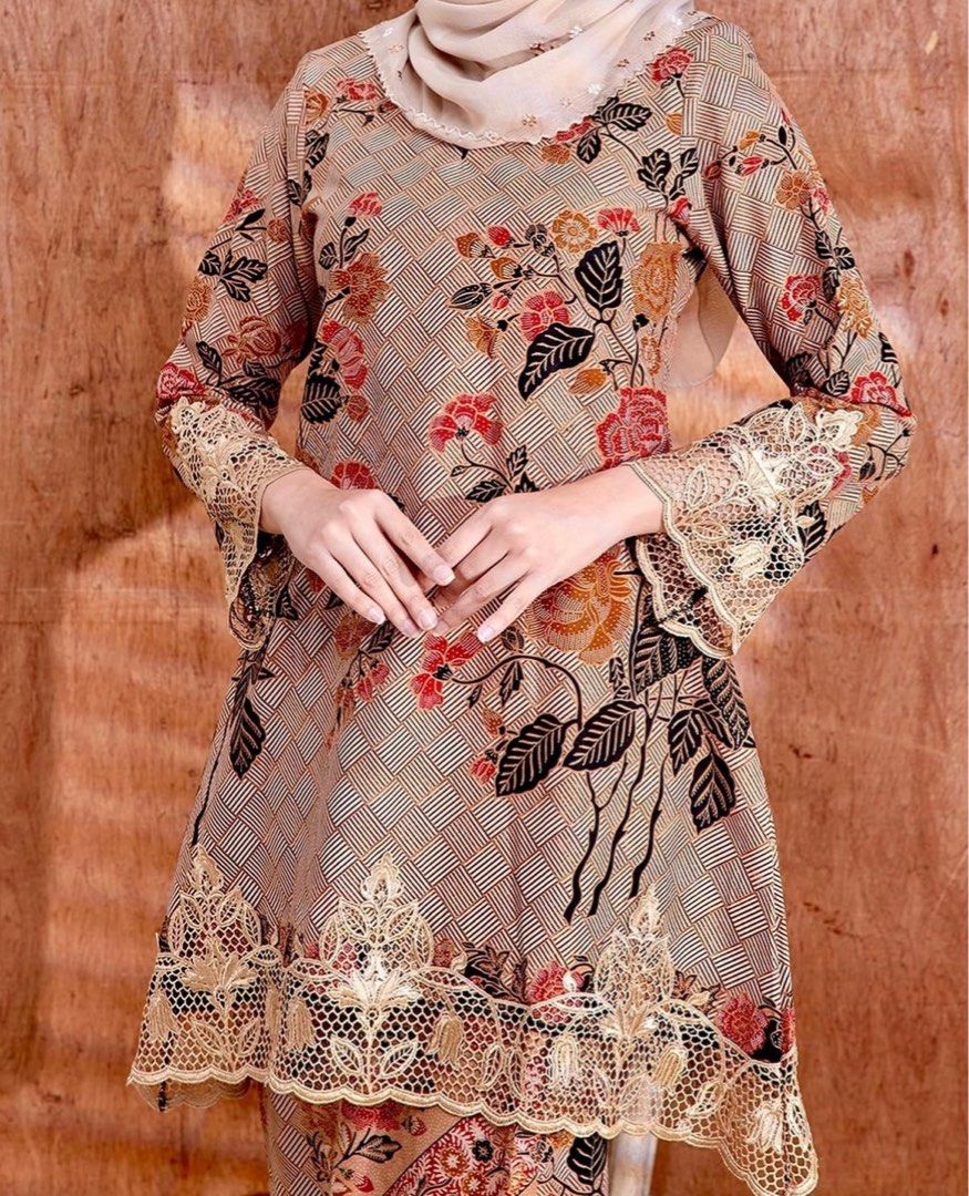 Batik Raya Premium Nusantara & lace kurung 2023, Women's Fashion ...