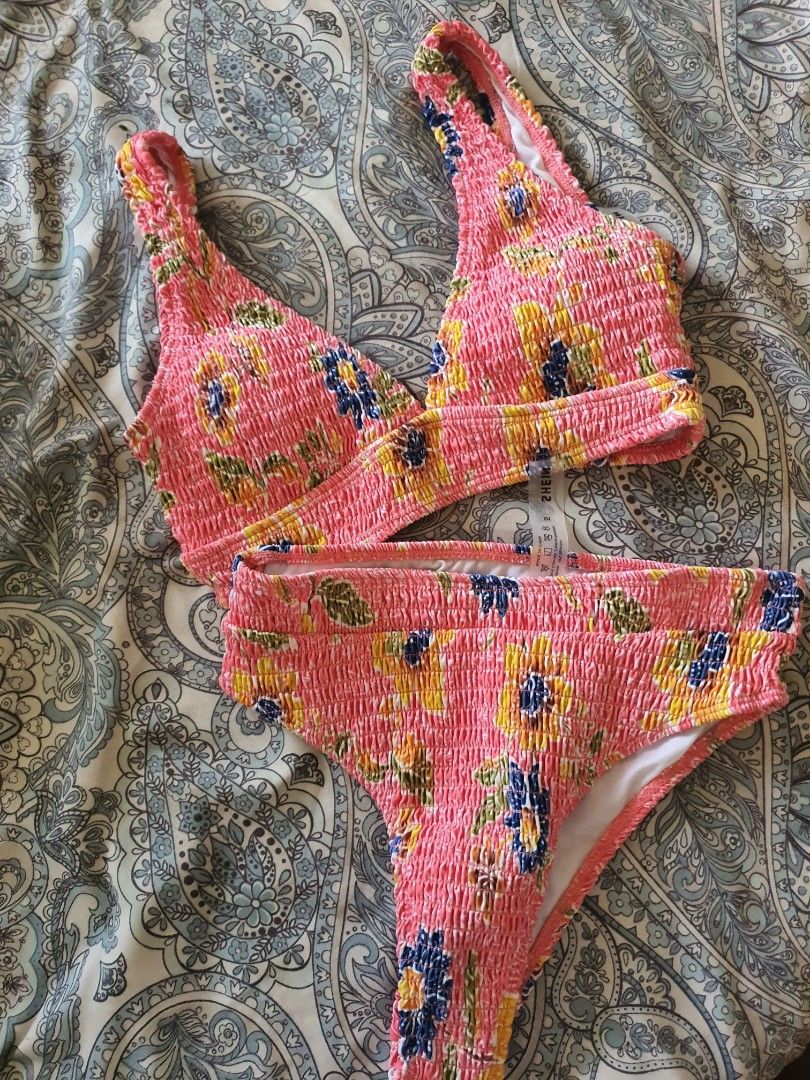 Classu bikini set, Women's Fashion, Swimwear, Bikinis & Swimsuits on ...