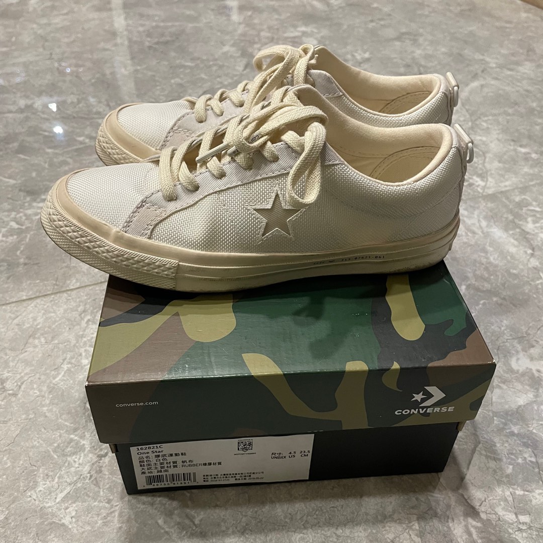 Converse x carhartt 聯名款 白色, 她的時尚, 鞋類, 平底鞋、休閒鞋在旋轉拍賣