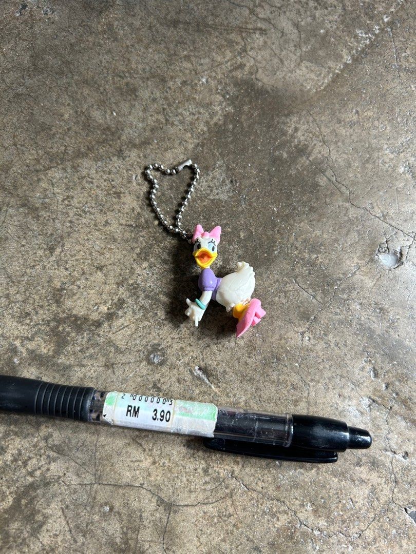 Disney daisy keychain, Hobbies & Toys, Toys & Games on Carousell