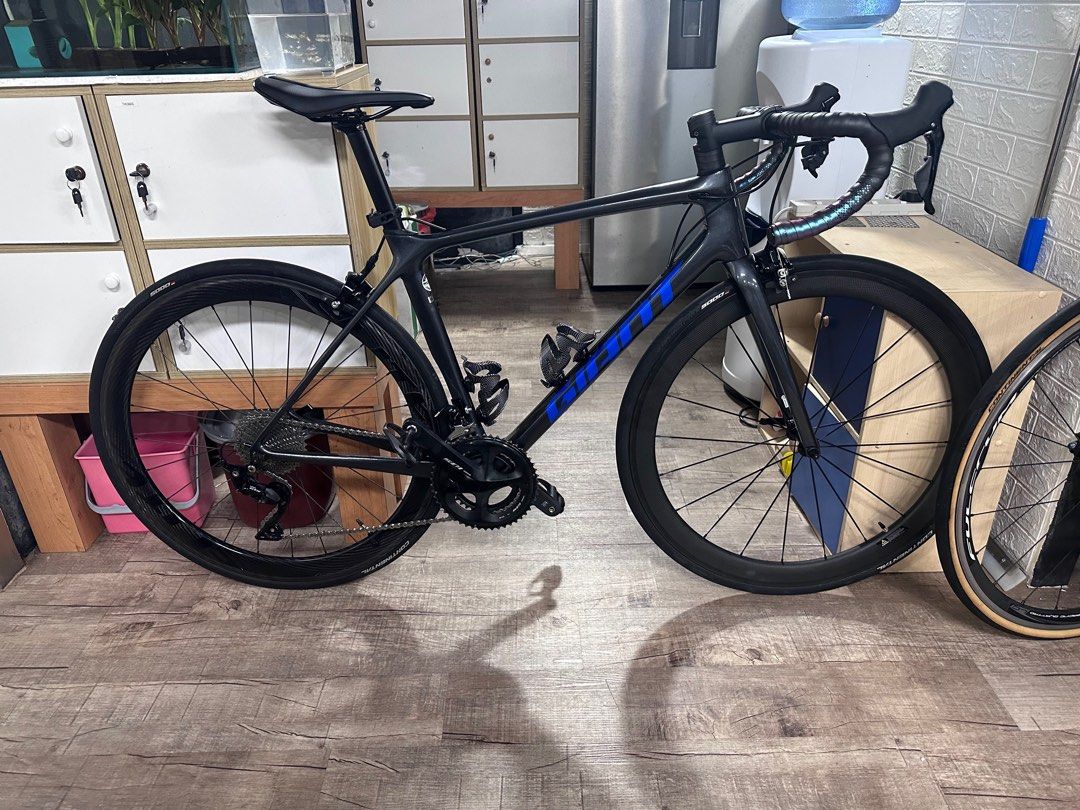 GIANT TCR Advanced 2 KOM 2022, Sports Equipment, Bicycles & Parts, Bicycles on Carousell