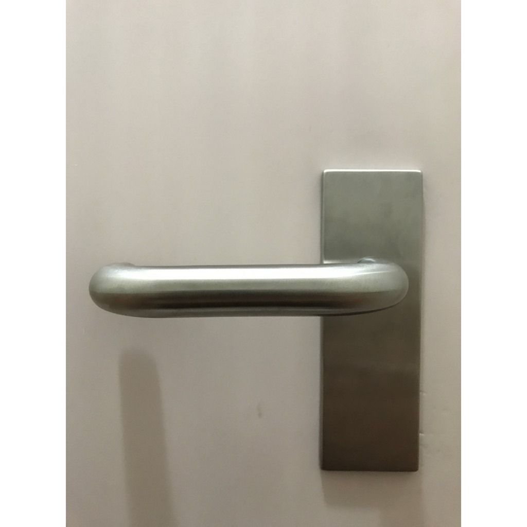 HDB toilet bifold door handle STR1650, Furniture & Home Living ...