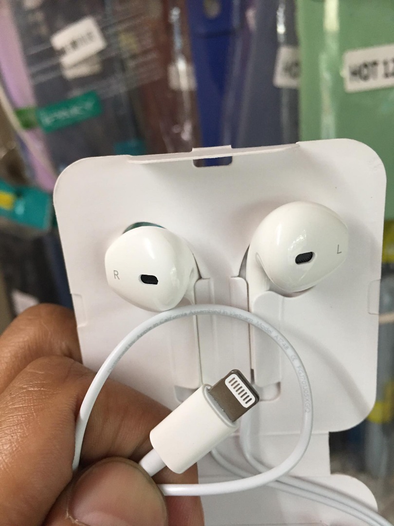 ios lightning earphone plug and play, Audio, Headphones & Headsets on ...