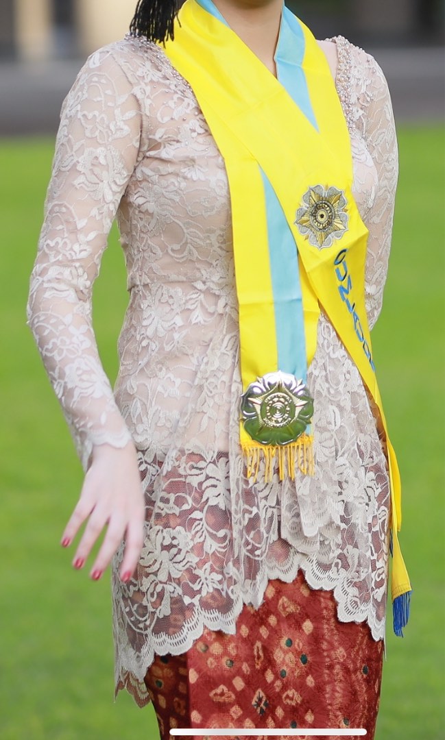 Kebaya Wisuda Modern Cream Beige, Fesyen Wanita, Pakaian Wanita, Atasan ...