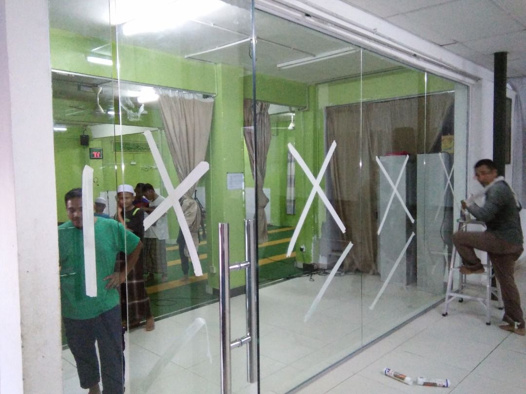 PASANG DINDING JENIS KACA l 12mm clear tempered glass wall install ...