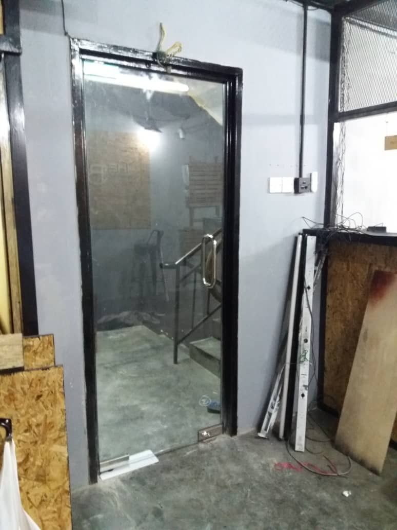 Pasang Pintu Kaca Kalis Pecah L 12mm Clear Tempered Glass Door