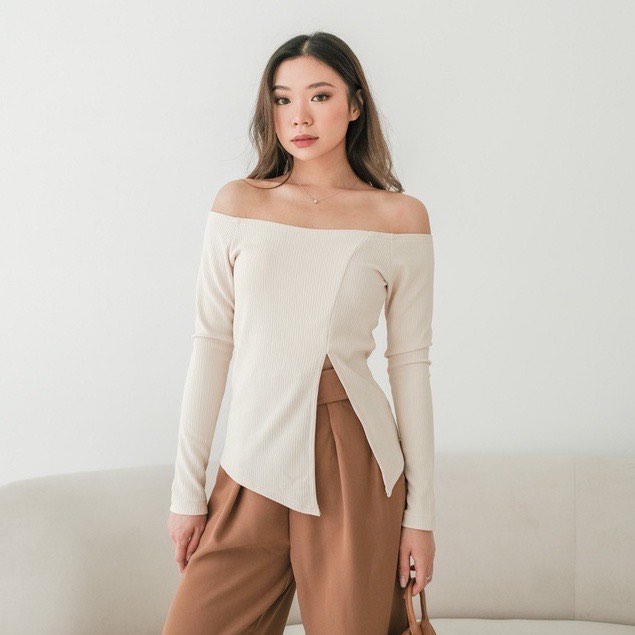 SABRINA TOP, Fesyen Wanita, Pakaian Wanita, Atasan di Carousell