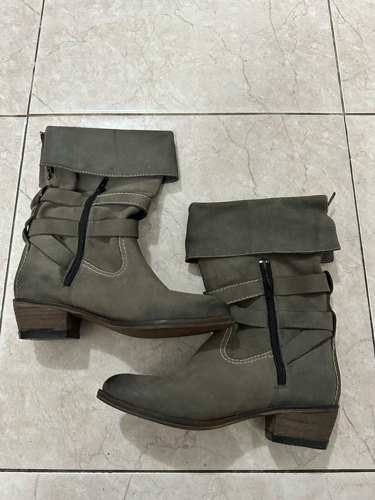 Sepatu rotelli, Fesyen Wanita, Sepatu di Carousell