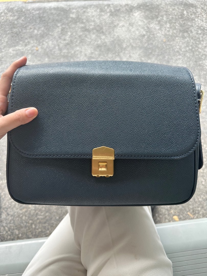 SQ air stewardess/cabin crew bag, Women's Fashion, Bags & Wallets ...