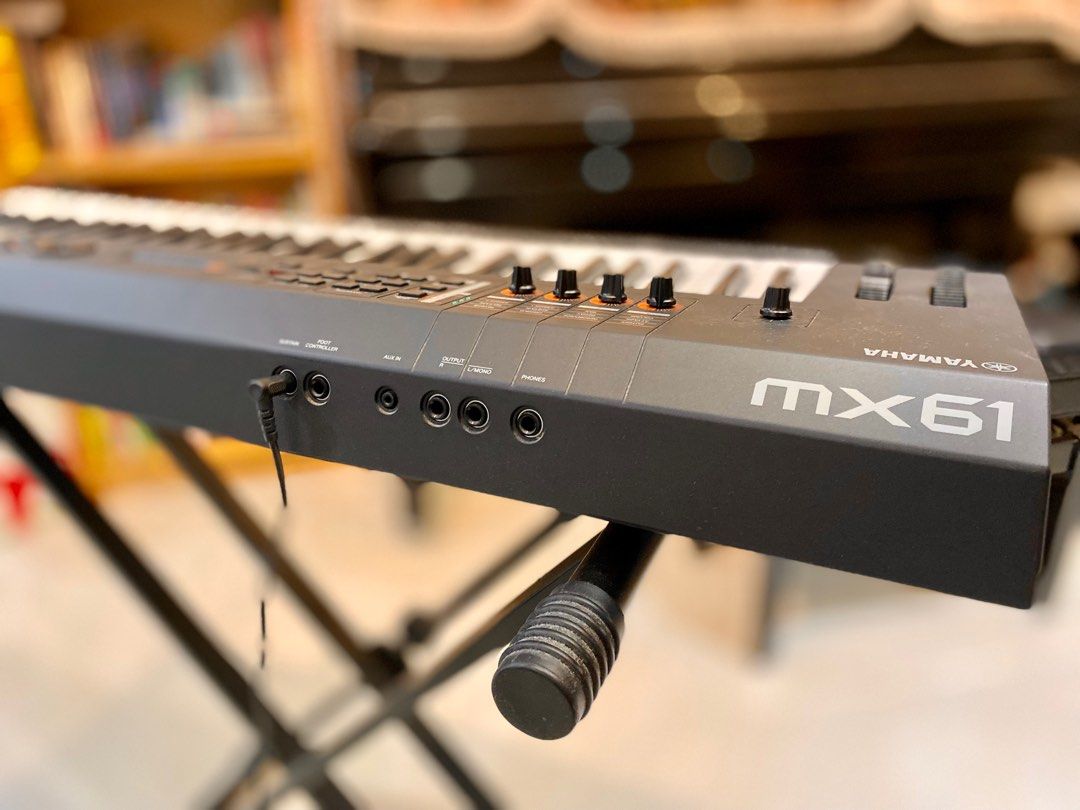 Yamaha MX61 synthesizer with stand and sustain pedal, Hobbies & Toys ...
