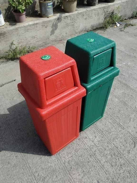 15 liters hooded trash bin, Furniture & Home Living, Cleaning ...