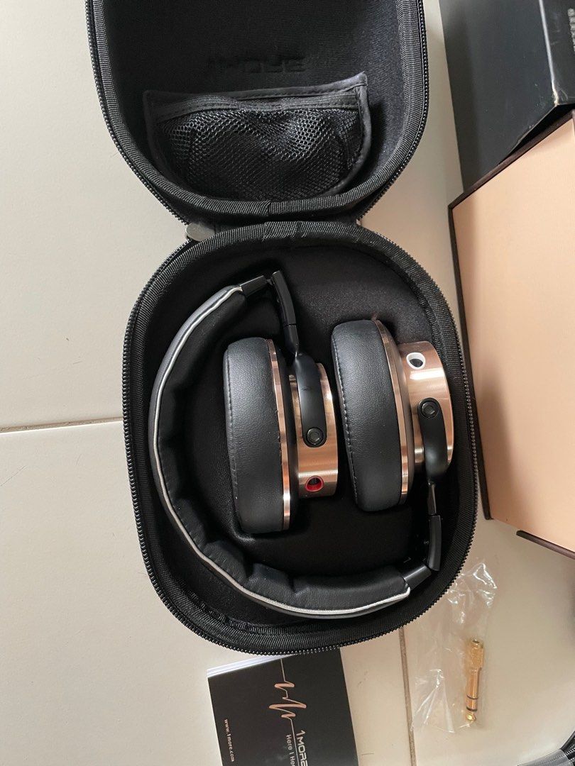 1more Triple Driver over ear headphones earpiece onemore, Audio ...