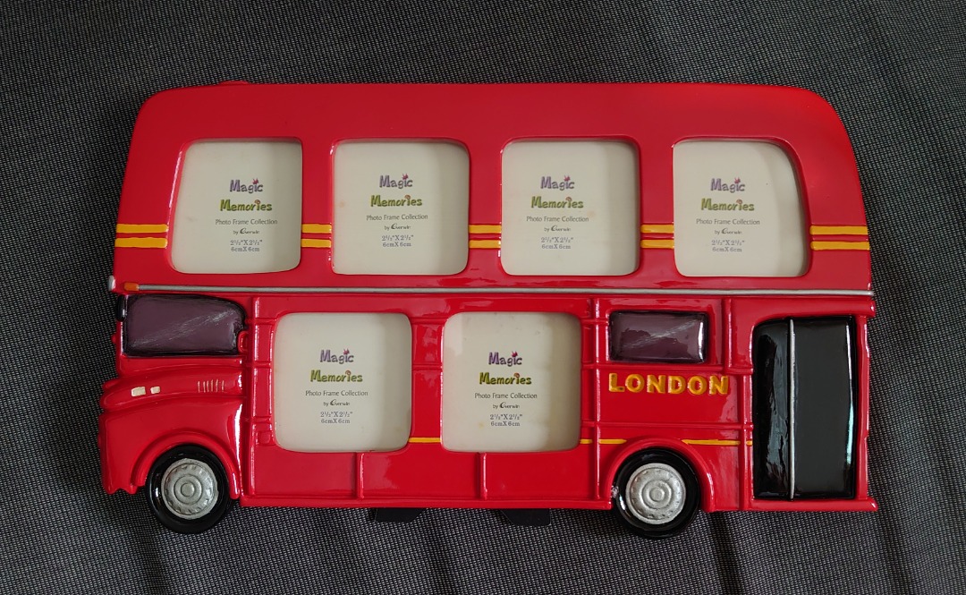 紅色倫敦巴士型相框 Bus Collage Frame, 傢俬＆家居, 家居裝飾, 牆上裝飾 - Carousell