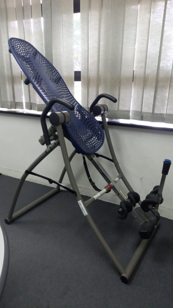 AIBI Teeter Hang Ups Inversion Table Contour L5, Sports Equipment ...