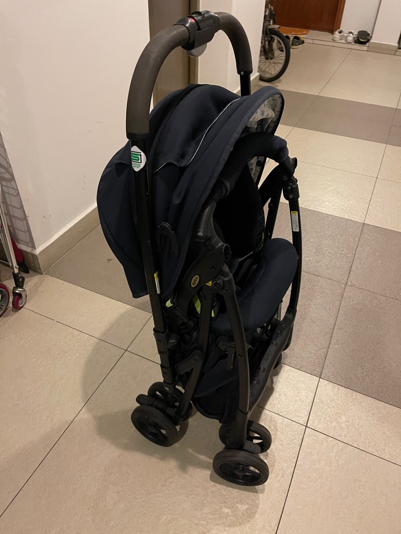 Aprica Lightweight, easy to fold stroller with a reversible and ...