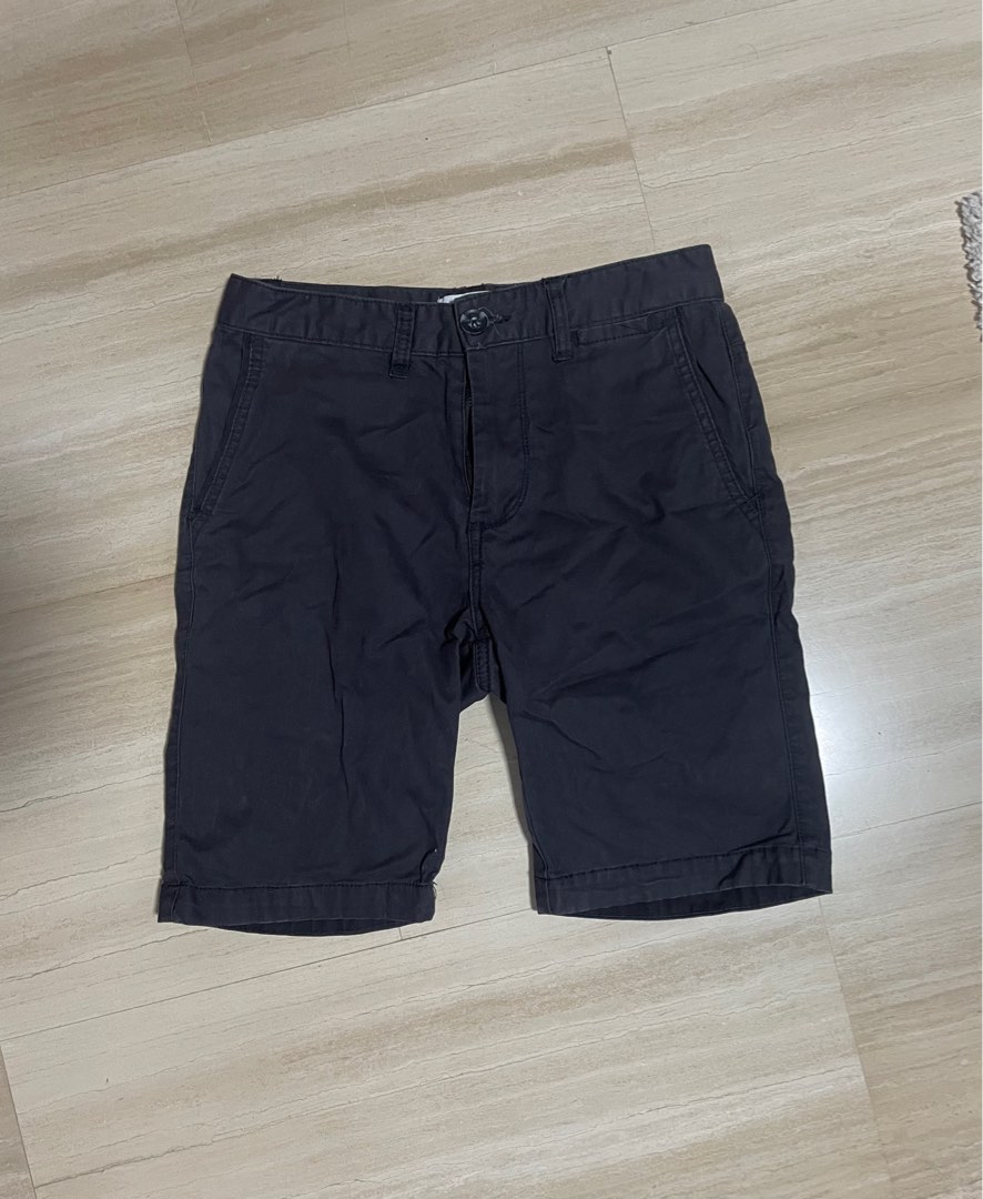 Black berms, Men's Fashion, Bottoms, Shorts on Carousell