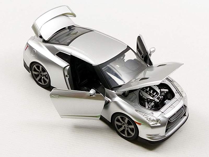Brian's Nissan Skyline GTR R35 Silver - Fast & furious 5, Hobbies ...