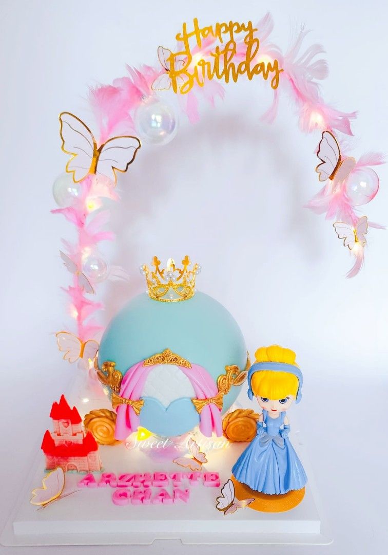 Cinderella carriage pinata cake, Food & Drinks, Homemade Bakes on Carousell