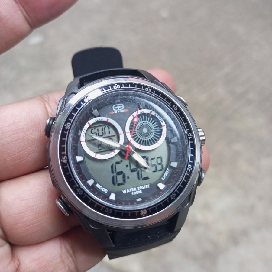 Co-Trek Townsville. Dual Time. keren., Fesyen Pria, Jam Tangan di Carousell