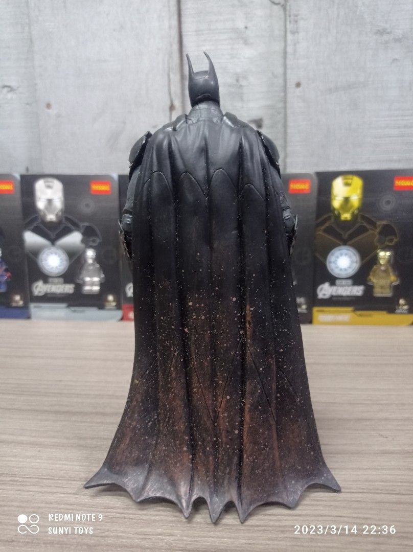 DC Collectibles Batman: Arkham Knight: Batman Battle Damaged Action ...