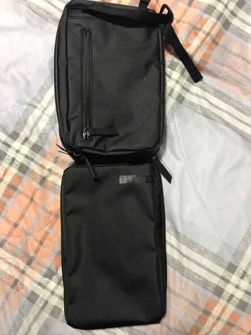 Gravel Black Explorer PLUS Toiletry Bag, Men's Fashion, Bags, Belt bags ...