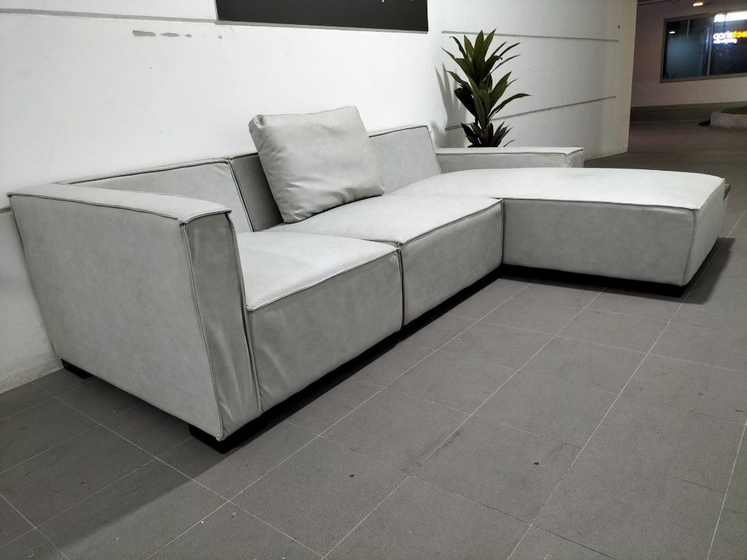 FIRE SALE PRIMO - LEDERA 3.5 L-Shaped Sofa in LIGHT GREY Leatheraire ...
