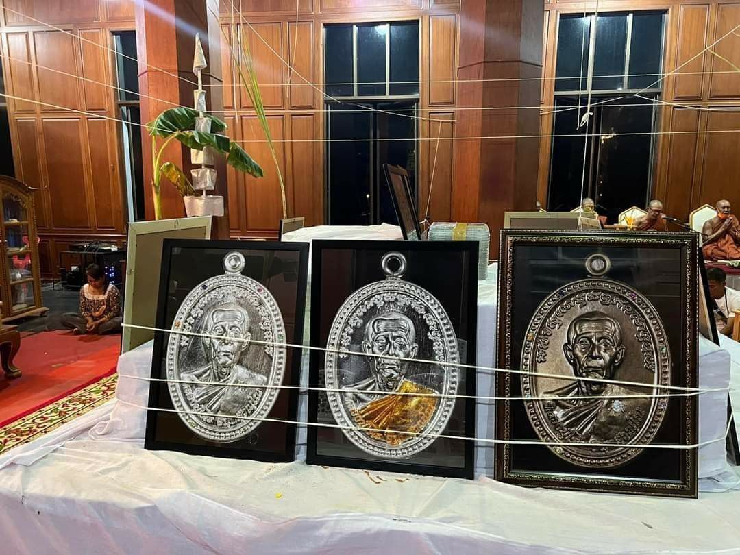 Lp Toh Rian Roon Kaipla Charoensarp Mongkol Thai Amulet, Hobbies & Toys ...