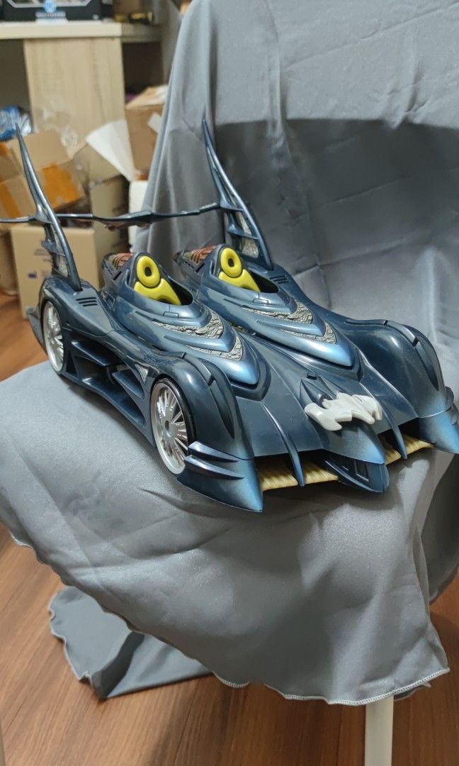 Mattel BATMOBILE 2003 (FREE BATMAN FIGURE by kenner), Hobbies & Toys ...