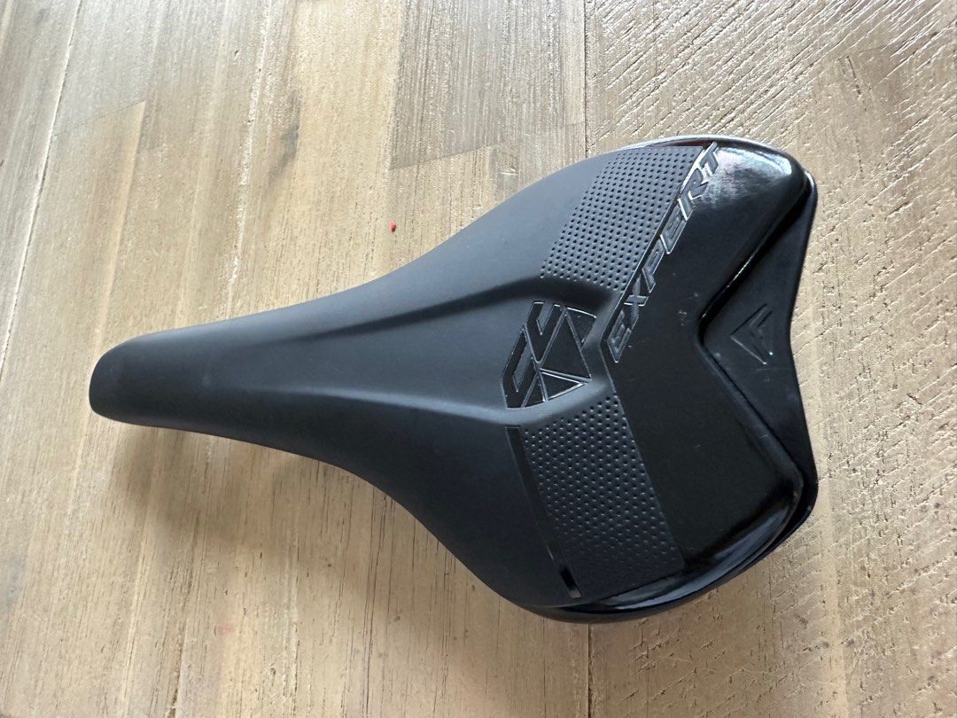 Merida Expert CC Race Saddle, Sports Equipment, Bicycles & Parts, Parts ...