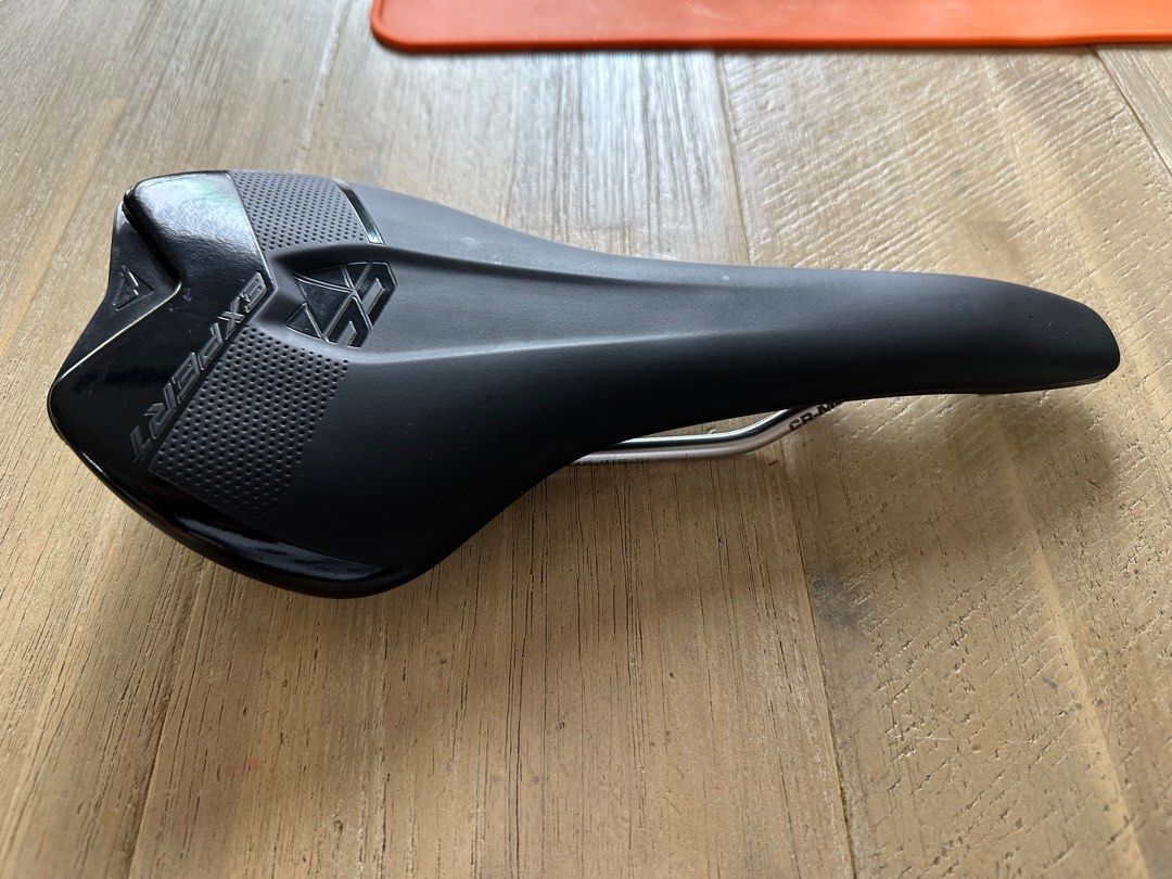 Merida Expert CC Race Saddle, Sports Equipment, Bicycles & Parts, Parts ...