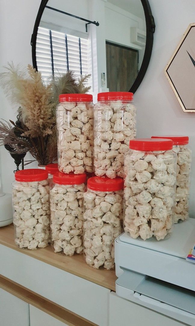 Meringue Chocolate Cornflakes, Food & Drinks, Homemade Bakes on Carousell