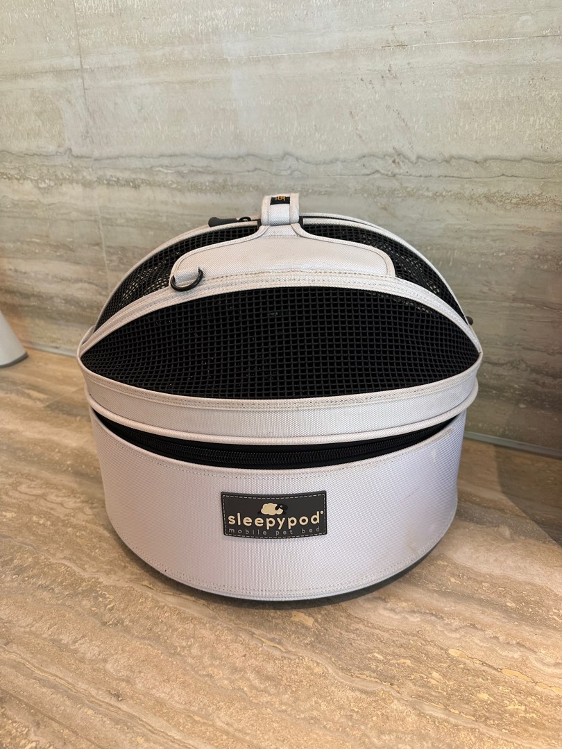 Mobile pet bed Sleepy pod, Pet Supplies, Homes & Other Pet Accessories ...