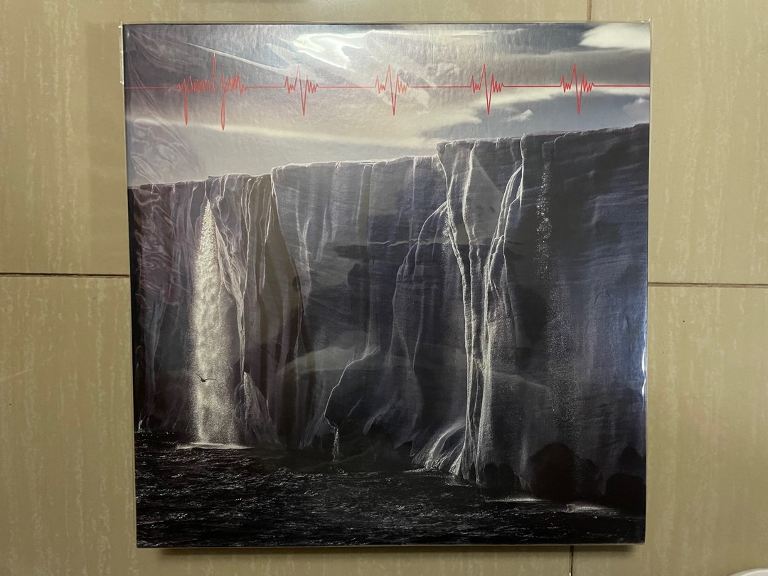 Pearl Jam - Gigaton 2LP vinyl lp on Carousell Pearl Jam - Gigaton 2LP vinyl lp on Carousell