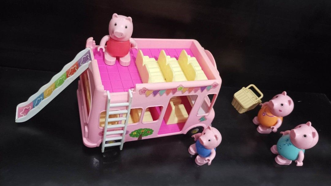 Piggy Peppa school bus, Hobbies & Toys, Toys & Games on Carousell