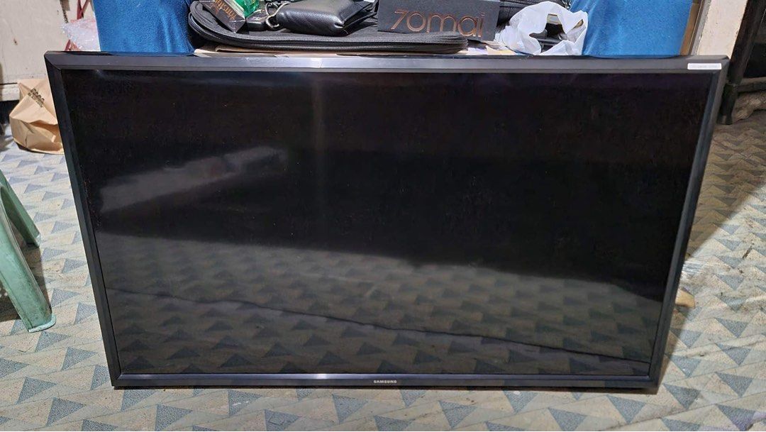 SAMSUNG 32" HD Flat TV Series 4, TV & Home Appliances, TV ...