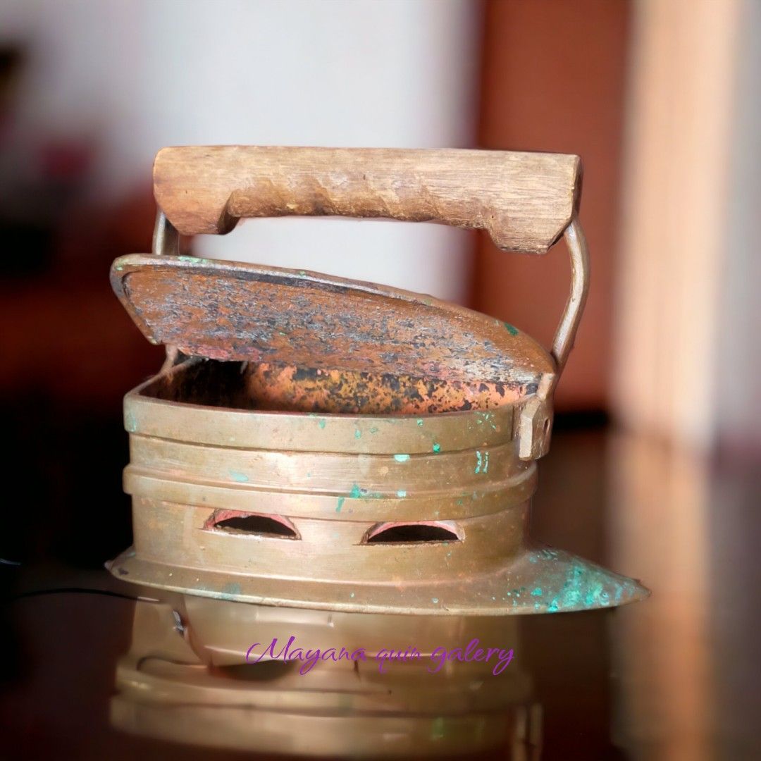 Setrika jadul bahan kuningan, Antik, Pajangan di Carousell