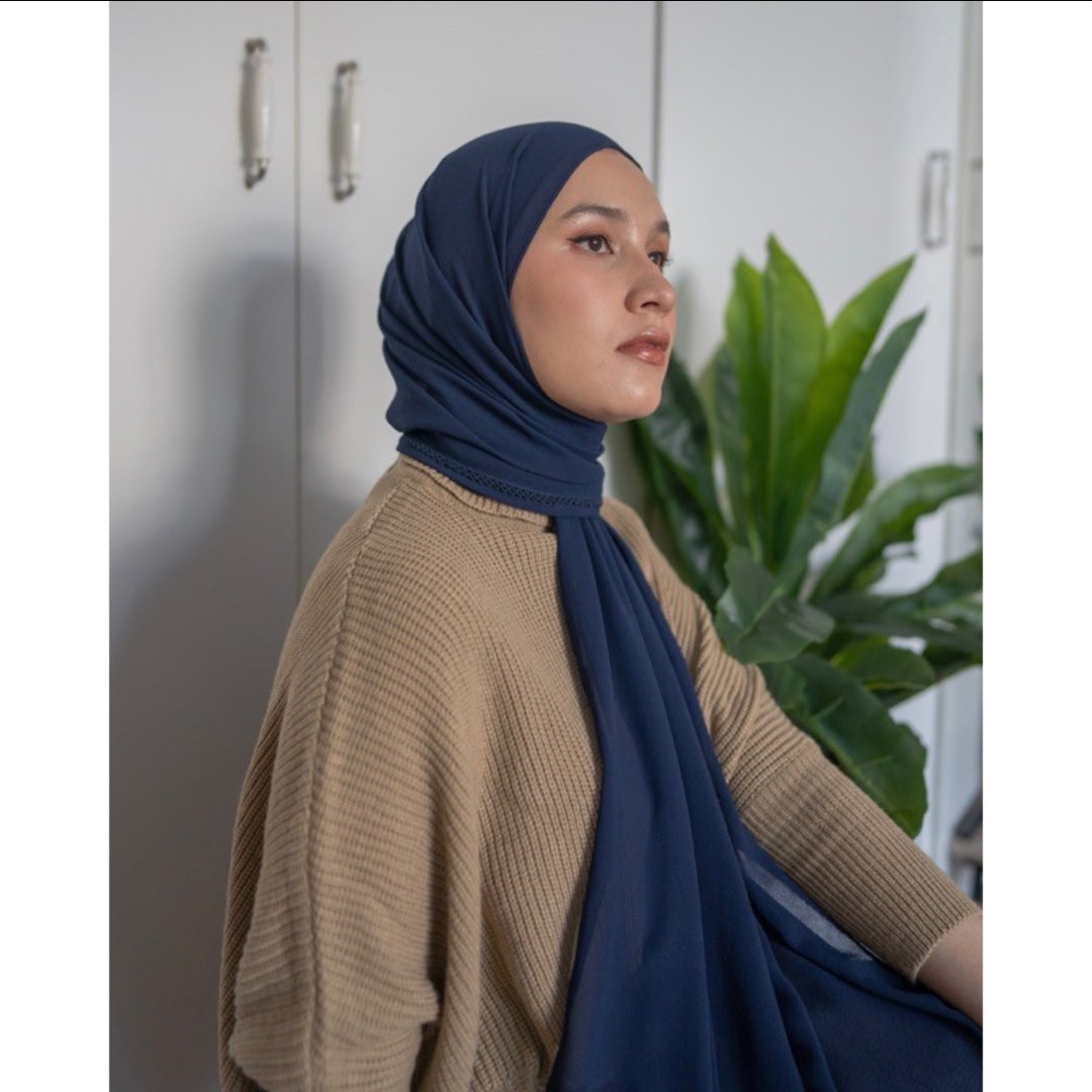 Sihara.id Yona Phasmina x Dwihanda Part 2 (Navy), Fesyen Wanita, Muslim ...