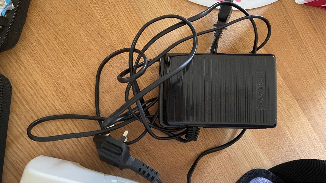 Singer Tradition 2500 Sewing Machine, 興趣及遊戲, 手作＆自家設計, 工藝用品及工具 - Carousell