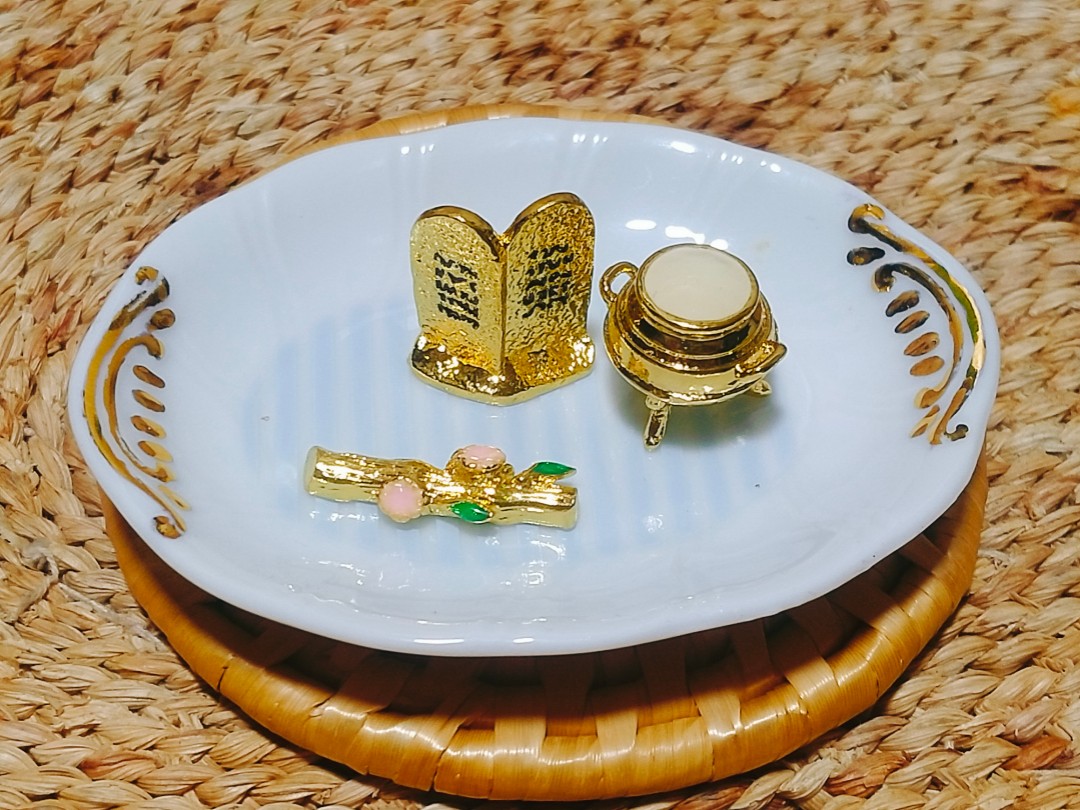 small Ark of the Covenant collection on Carousell