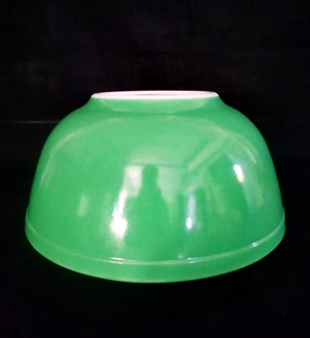 Vintage PYREX Primary Color Green Mixing Bowl #403 2-1/2 Qt/L on Carousell